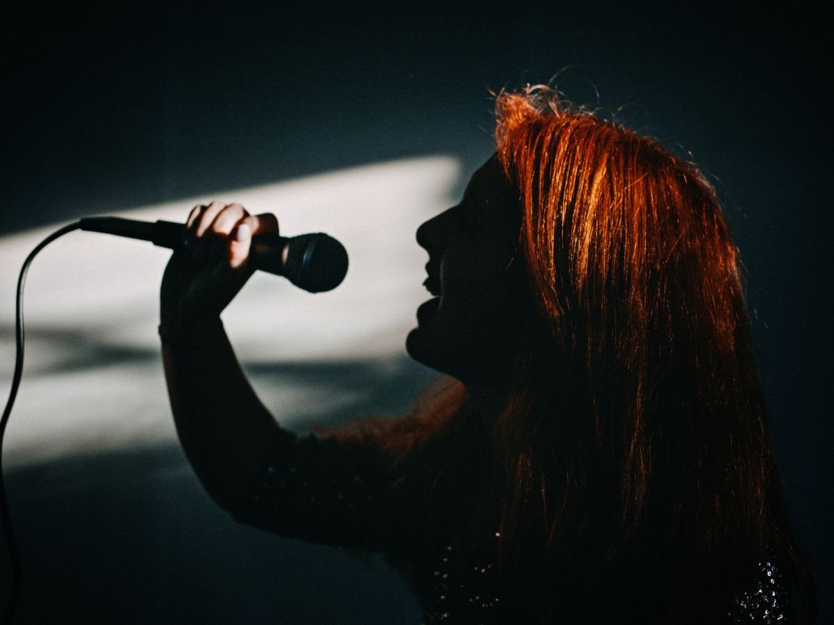 How To Sing Into A Microphone